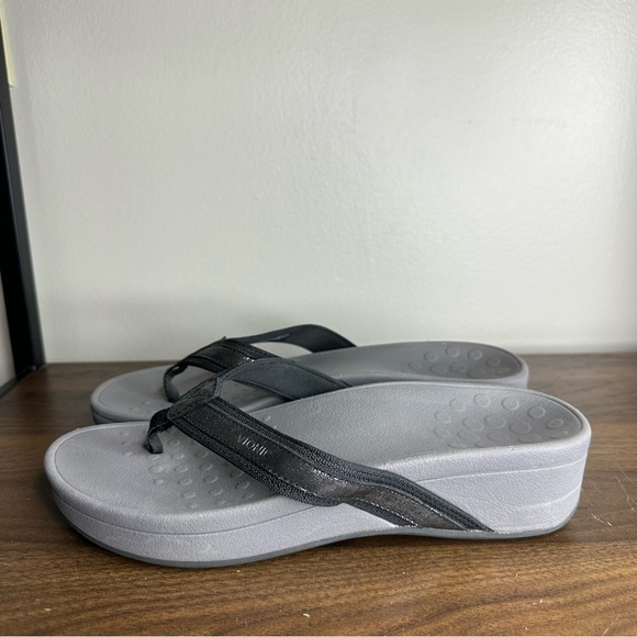 Vionic | Shoes | Vionic High Tide Gray Wedge Thong Sandals Sz 9 Womens ...